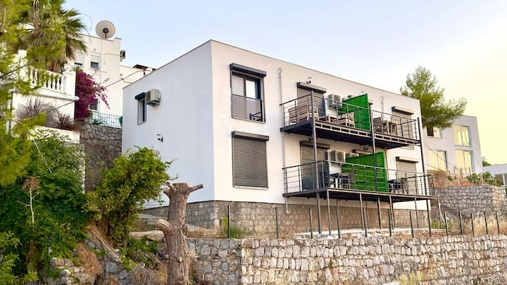 Sahilde
  Kiralık Lüks Villa Katı   
A- 1 - Dalaman