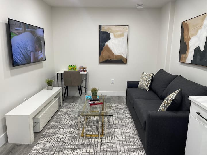 Modern Luxury Guest Suite - Edmonton, Canada