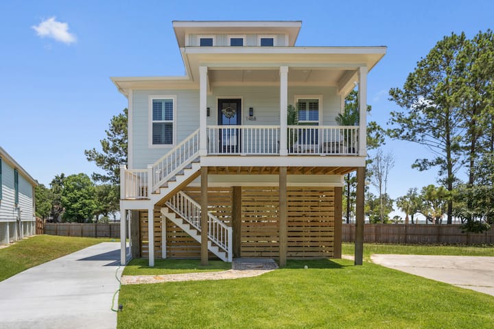 Seaside Serenity Boutique Home-walk To Beach! - Biloxi, MS