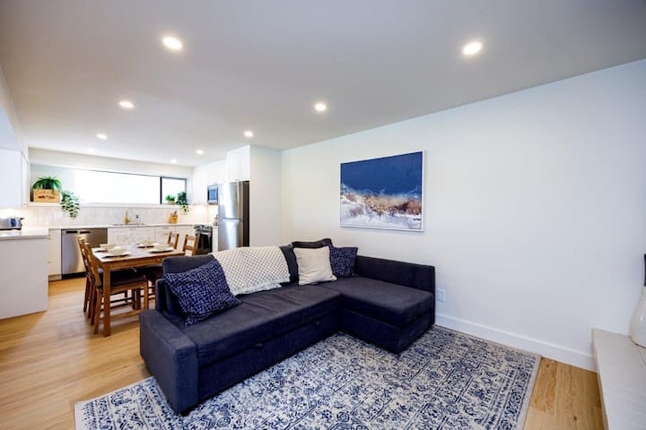 Renovated Above Ground Suite! - Vancouver