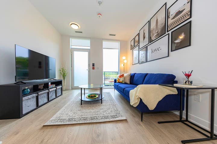 Contemporary 2br Condo + Gym + Free Parking - Toronto