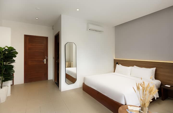K56.deluxe Room W/balcony Near Genocide Museum - プノンペン