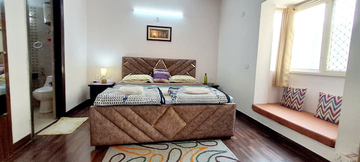 Spacy Entire 1bhk Ac, Ktn, Dd, Gaurs 2,greno West - Noida