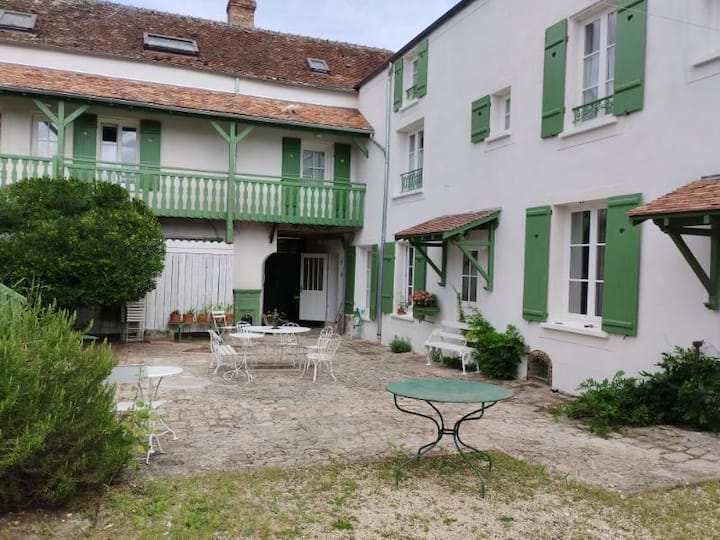 Au Lion D'or : Chambres 1 & 2 - Moissy-Cramayel