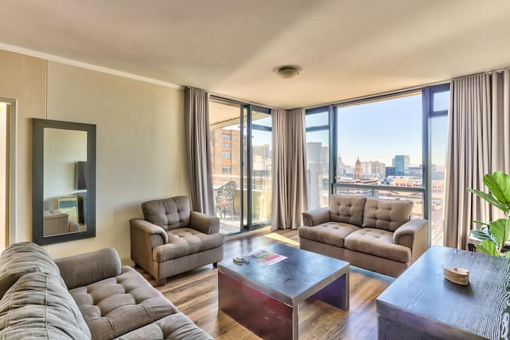 13th Floor City Center - Panoramic Views & Balcony - Cape Town