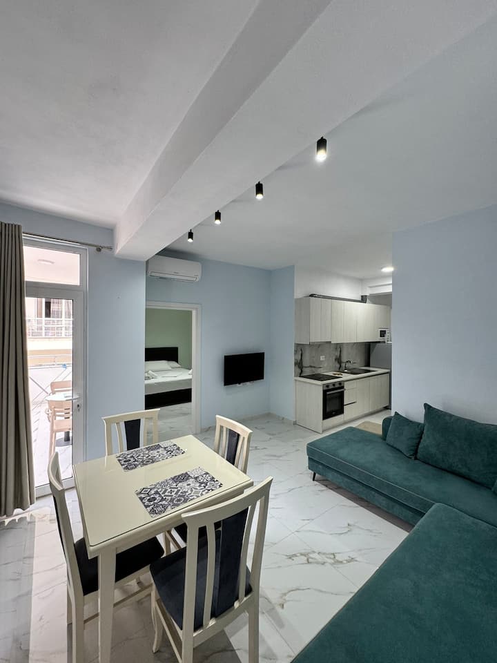 Calm & Cozy Apartment Steps From The Sea - Saranda