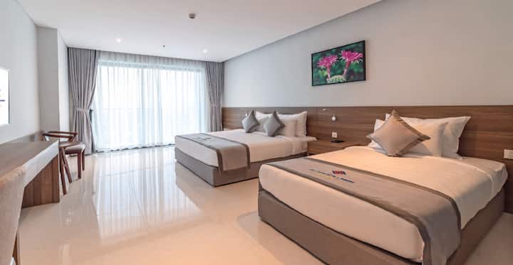 Beach Tree Room @ Attractions Packed Beach Resort - Tampines