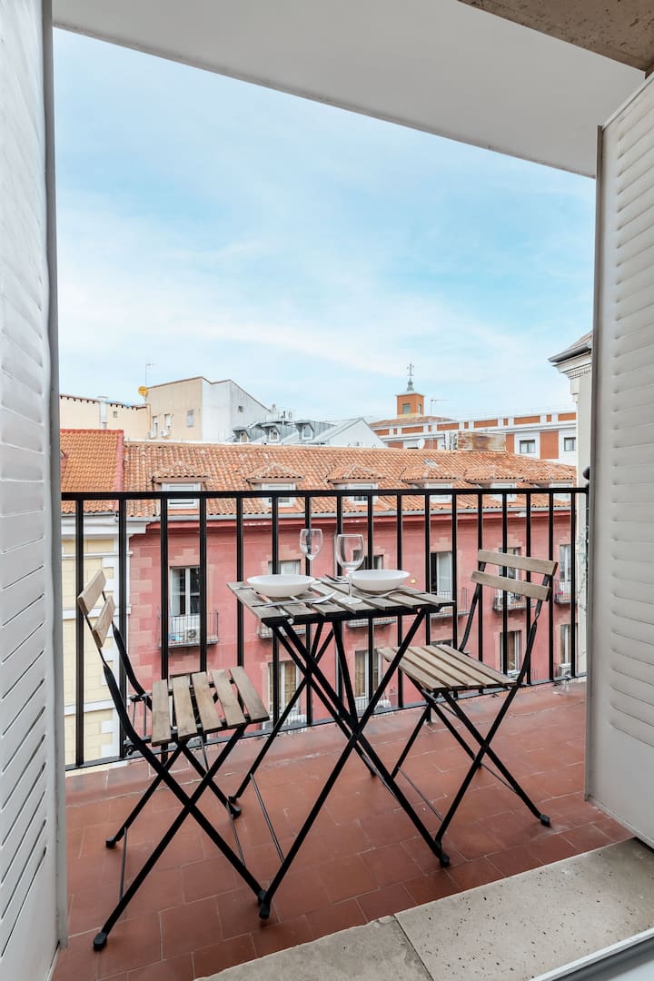 Sol Studio I - En El Centro Con Balcón - Madrid
