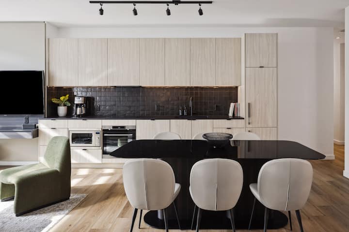 Smithe House -Two-bedroom, Two-bath Apartment - Vancouver