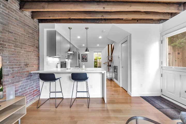 Downtown Historic Carriage Home In Kerrytown - Ann Arbor, MI