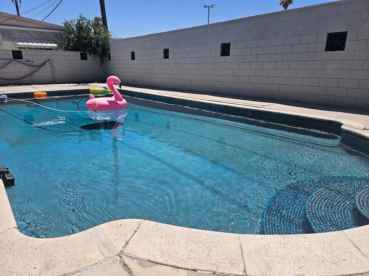 Picturesque Private Guest Suite With Pool Access