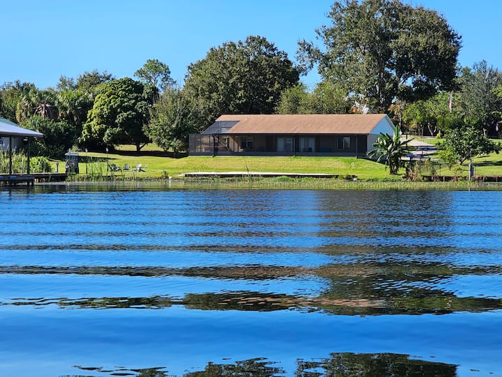 Lake Huntley Retreat. - Lake Clay, FL