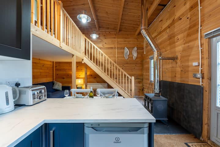 Charming Rural Lodge-wood Burner, Air Con & Wi-fi - Horsham, UK