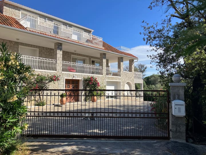 Grande Villa Standing Gardiennée Proche Du Port - Porto-Vecchio