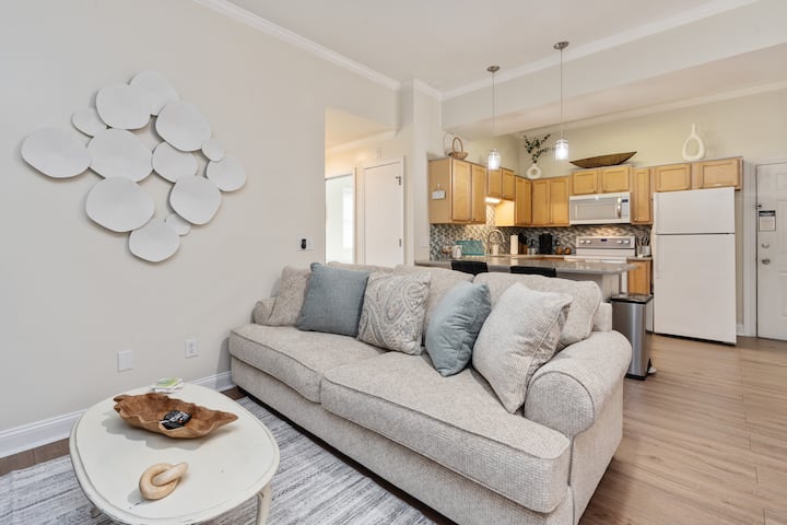 2br & 2ba Condo On 2nd St. W/ Parking - Wilmington, NC