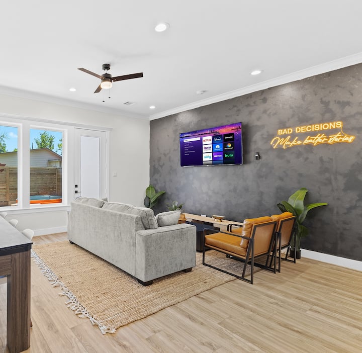 Minutes To Downtown: K-bed, Patio, Games & Grill - Houston, TX