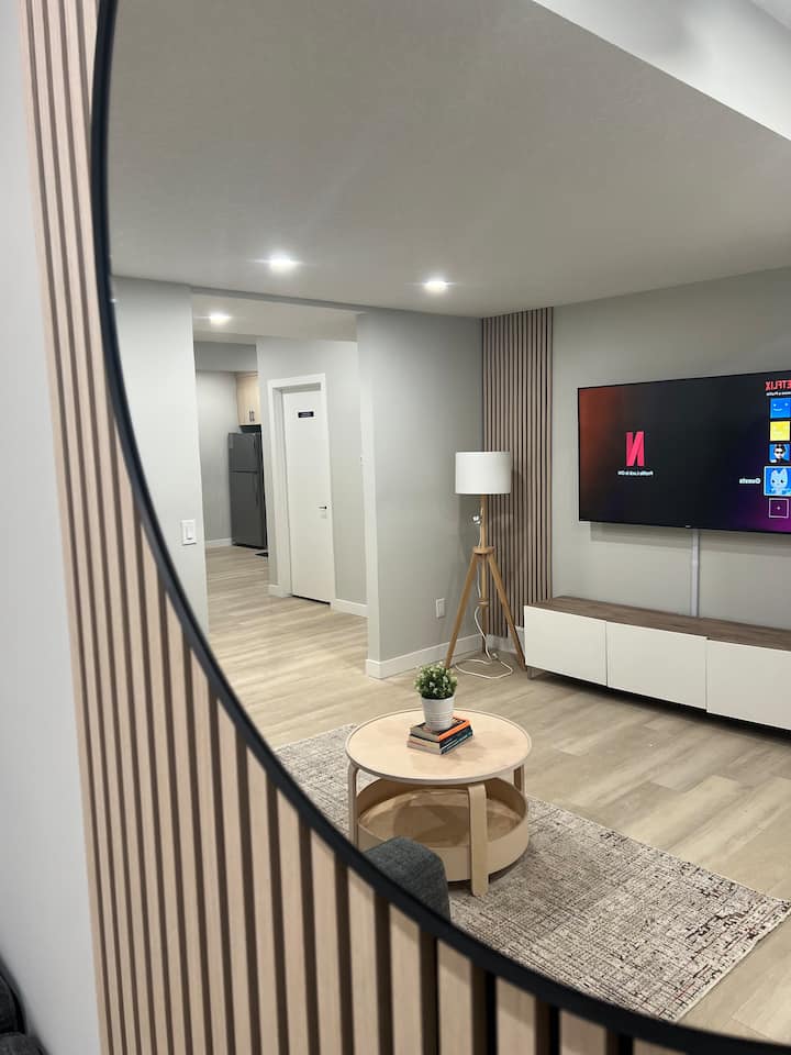 The Old Trafford - Stylish 2 Bedroom Suite - Calgary