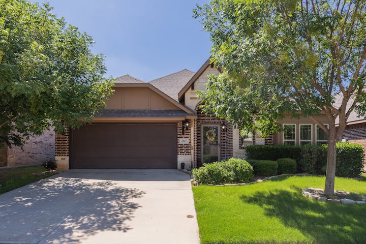Texas Classic Retreat|elegant & Spacious |3br Home - Fort Worth, TX