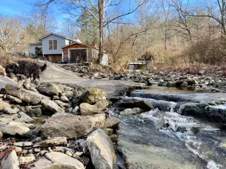 Creek Retreat | Game Room & Fire Pit - Ohio