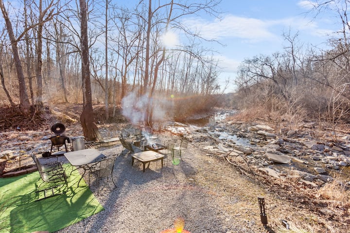 Creekside Comfort •Private, Gameroom, Scenery - East Fork State Park, Bethel