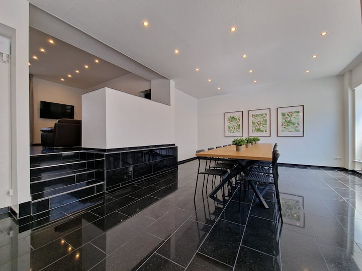 Raj Living - 280m2 House - 10 Rooms - Center - Nettetal