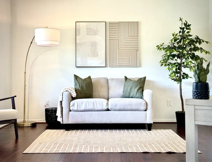 New Beautiful Home | 4br | King Bed | Pet Friendly - Federal Way, WA