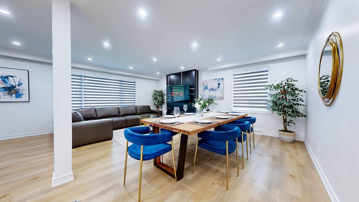 Luxury 7 Bedroom/3 Bath Home [No Cleaning Fee] - Toronto, ON