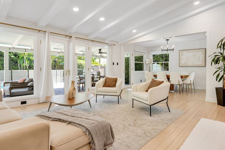 La Modern Vacation Retreat *New Listing* - Los Angeles, CA