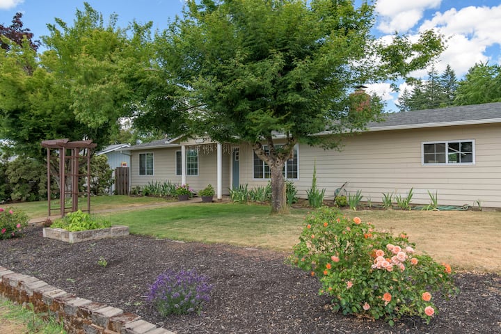 Woodsview. A Quiet Haven. - Springfield, OR