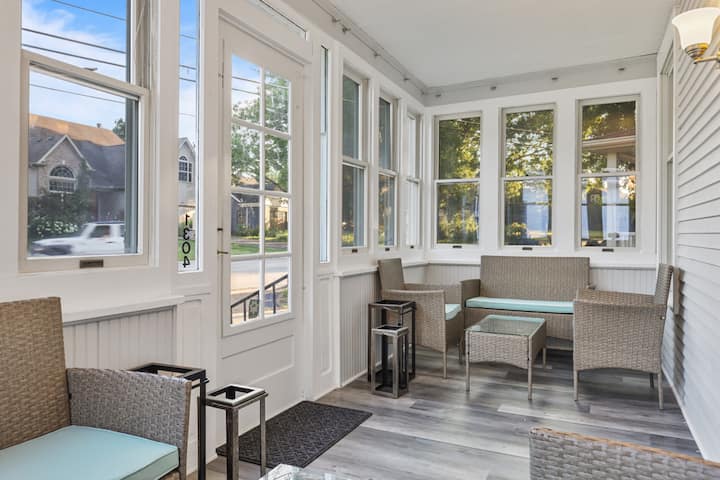 Cozy Chic 4bd 2ba Home In St Charles - West Chicago, IL