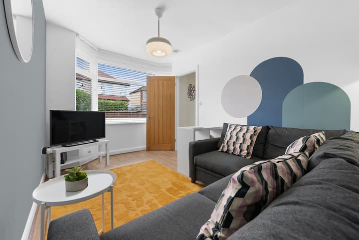 3br Nr Warwick Uni• Wifi & Free Parking, Sleeps 6 - Coventry