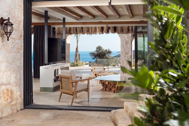 A Lyric Retreat Of Romance, Erato - Kalkan