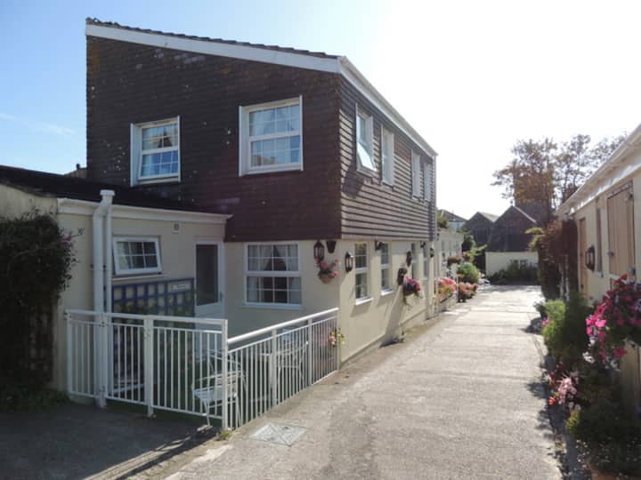 Kynance And Kennack Cottages - Poldhu Cove