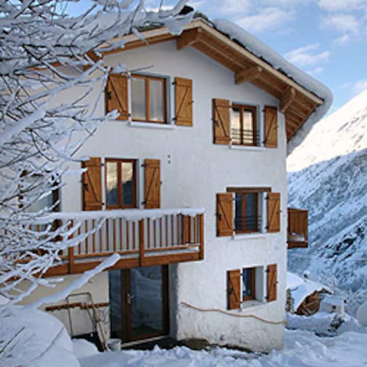Chalet Broski · Hot Tub, Sauna & Home Cinema · 14 - Les 3 Vallées