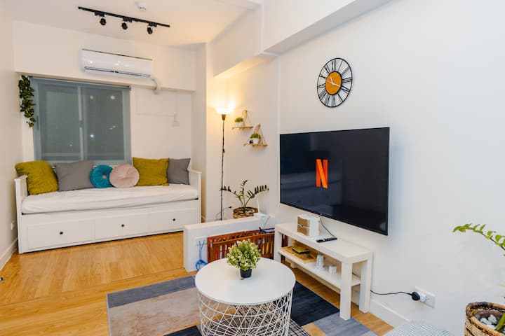 Spacious 2br | Balcony & Overlooking View Near Lrt - Marikina