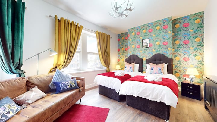 Centrally Located With Parking & Close To Stadium - Cardiff
