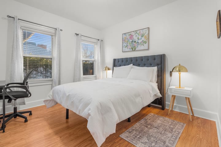 Modern Room In New Haven 2 - Branford, CT