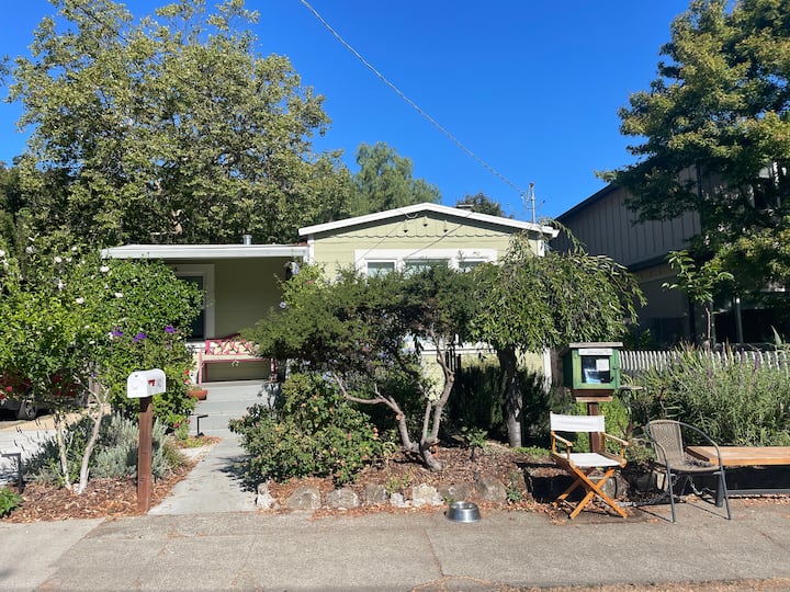 Adorable Sunny Fairfax Home 5-min Walk To Downtown - San Rafael, CA