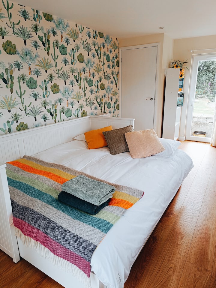 Beautiful Converted Garage - Mousehole