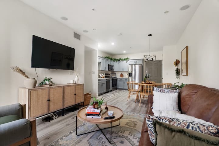 *Down Town Condo With Gym, Pool, Bbq, Jacuzzi* - San Diego, CA