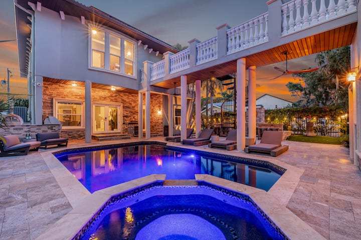 Gaspar's Luxury Estate - Tampa Bay, FL