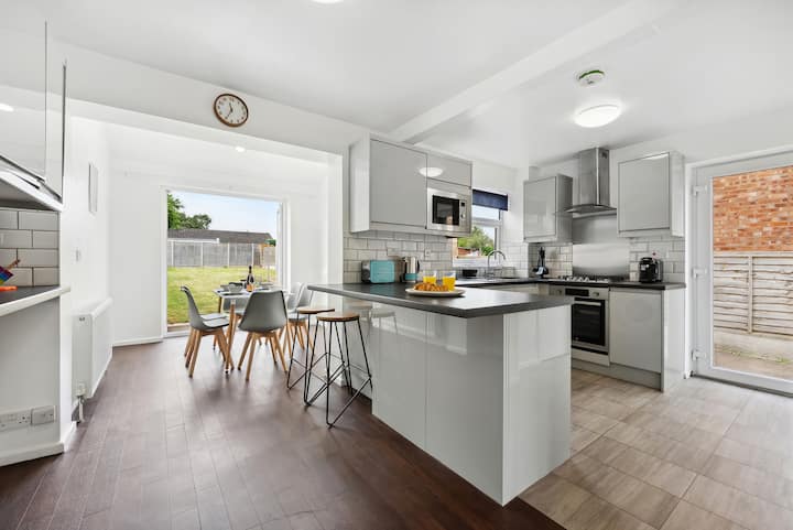 Relocations/contractors/long Stay Sleeps 5, 3 Bed - Royal Leamington Spa