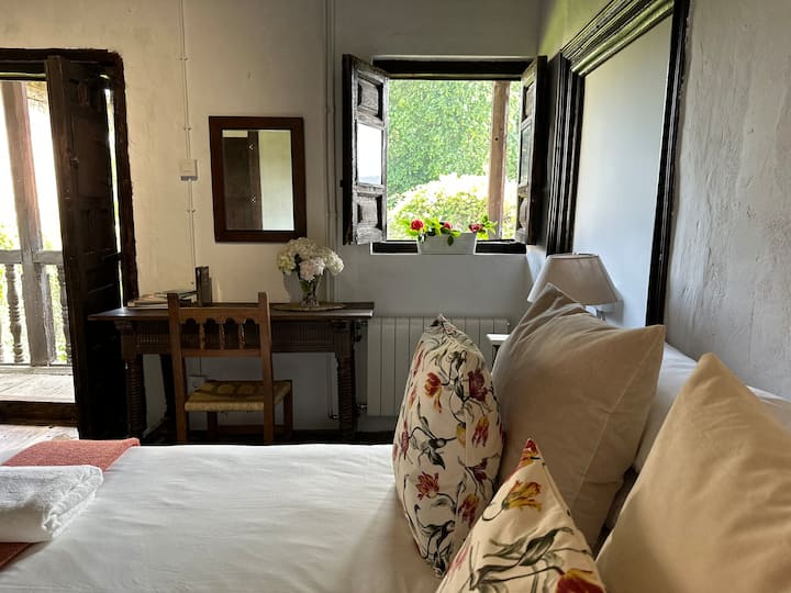 La Salona, Habitación Grande Doble Con Cama Extra - Comillas