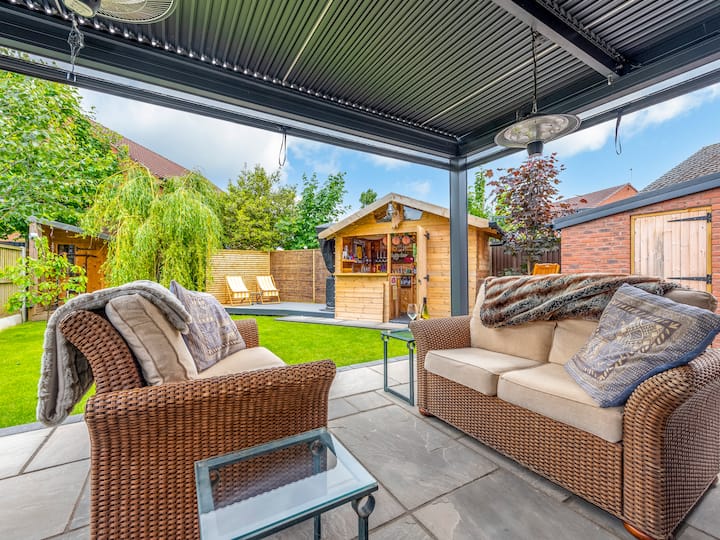 Modern And Stylish Bungalow - スタッフォード