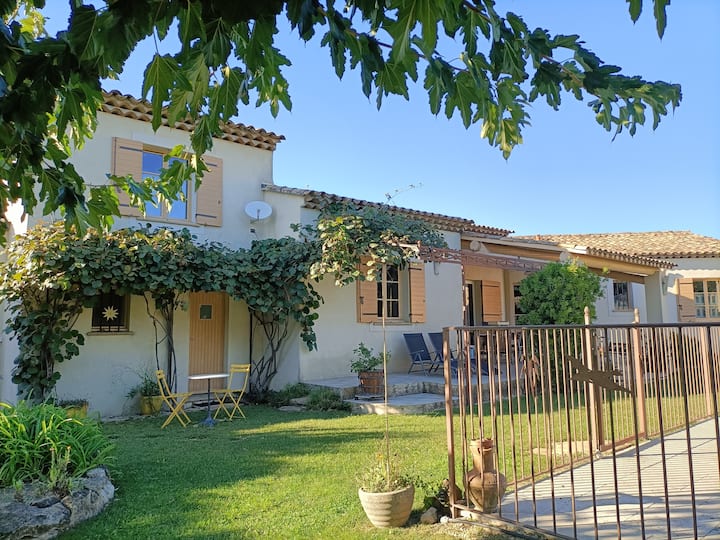 Chambre, Sdb Privée, Petit Déj Inclus, Parking - Orgon