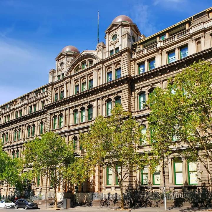 The Grand Central Loft | Historic Downtown Retreat - Williamstown