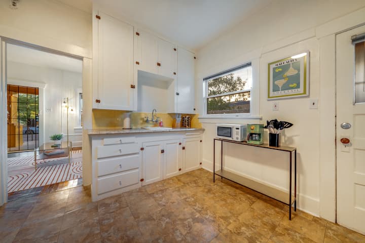 Close To Uofa | Unique | 1 Br 1 Ba | Patio & Porch - Tucson, AZ