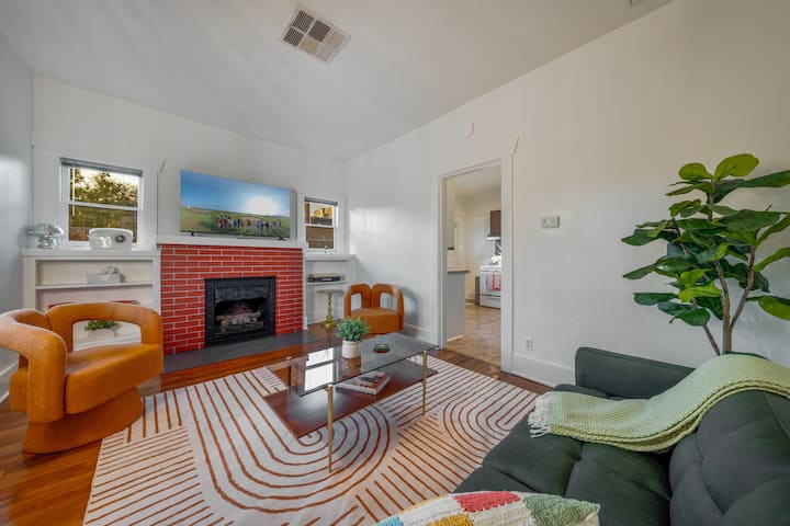 Close To Uofa | Unique | 1 Br 1 Ba | Patio & Porch - Tucson, AZ