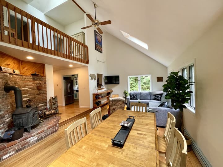 Private, Cozy Ski Lodge Vibe! - Campton, NH