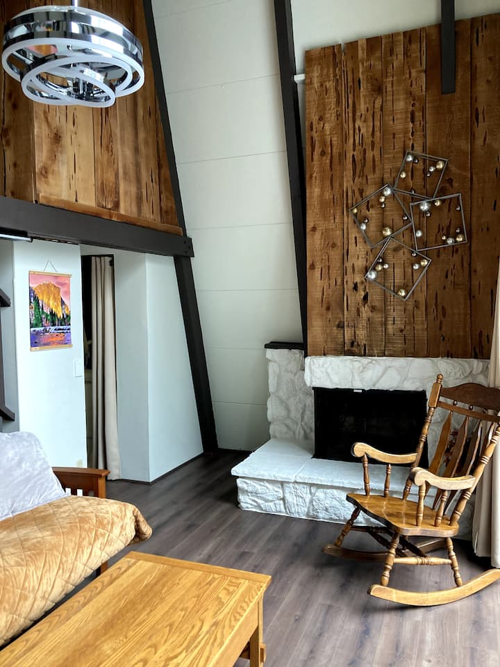 Chalet With Treetop Views Near Lake Gregory - Crestline, CA